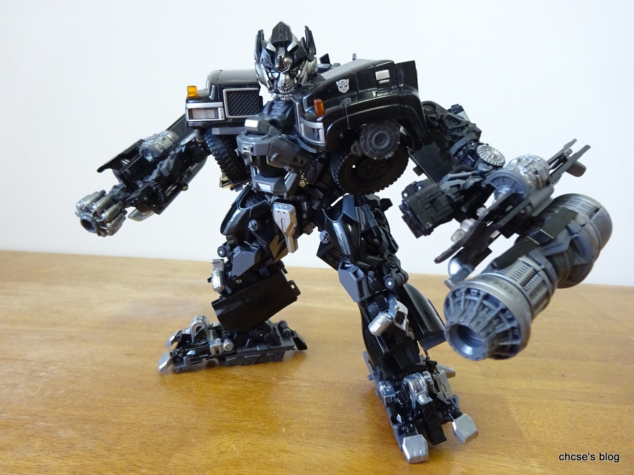ChCse's blog: Toy Review: Transformers Masterpiece MPM-6 Ironhide