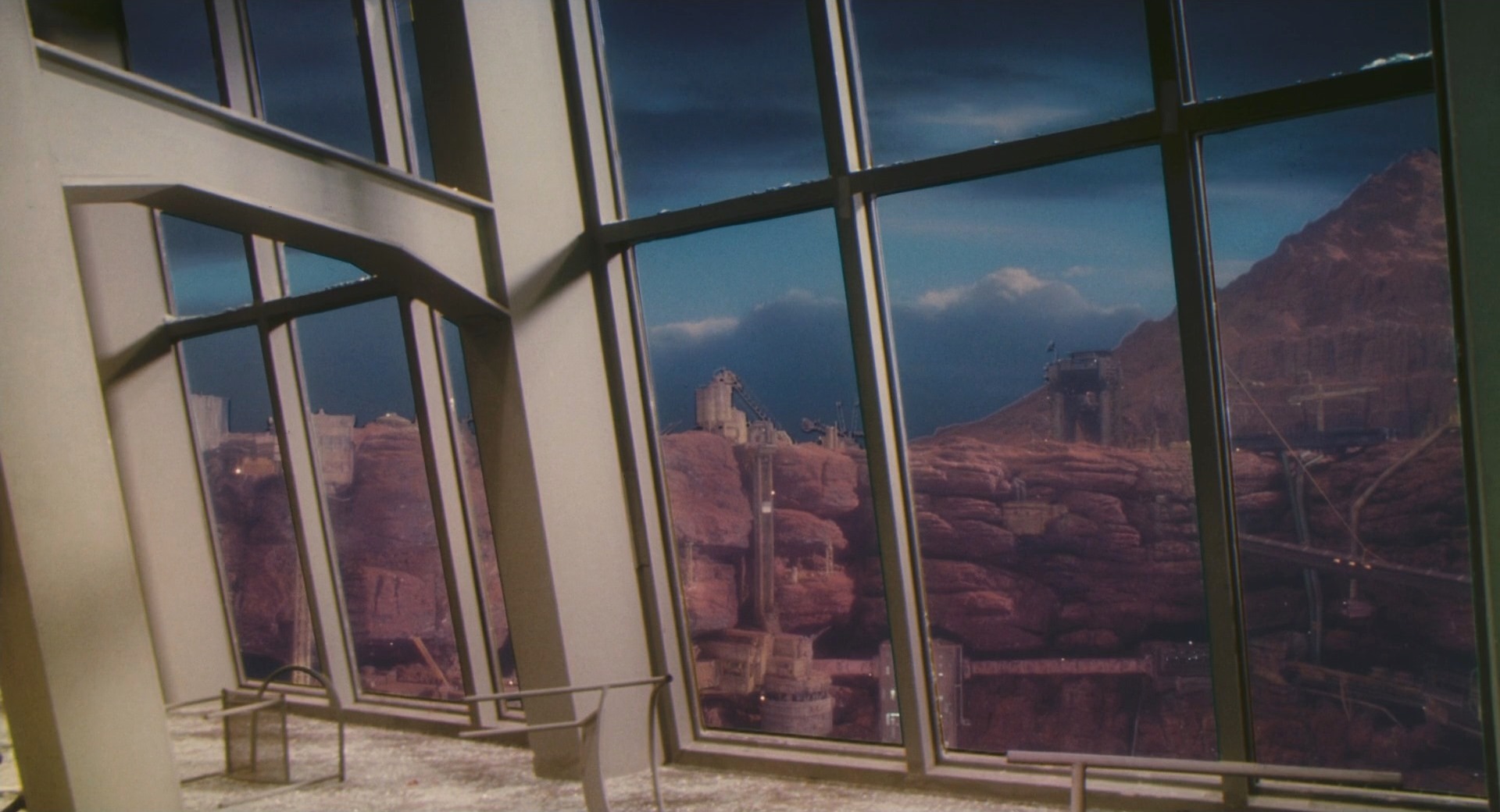 HD images from Total Recall (1990) movie | human Mars