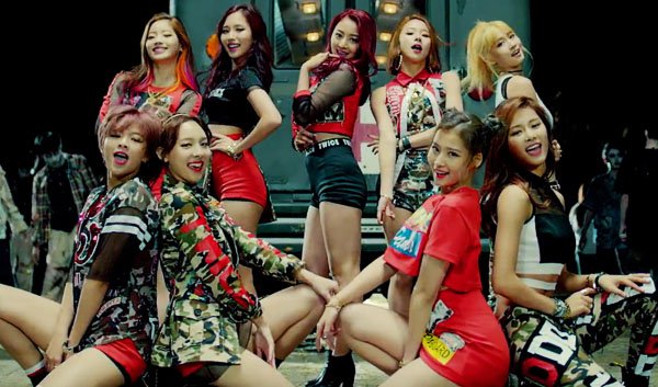 TWICE revela un increíble MV debut para "OHH-AHH" | Kpop Replay