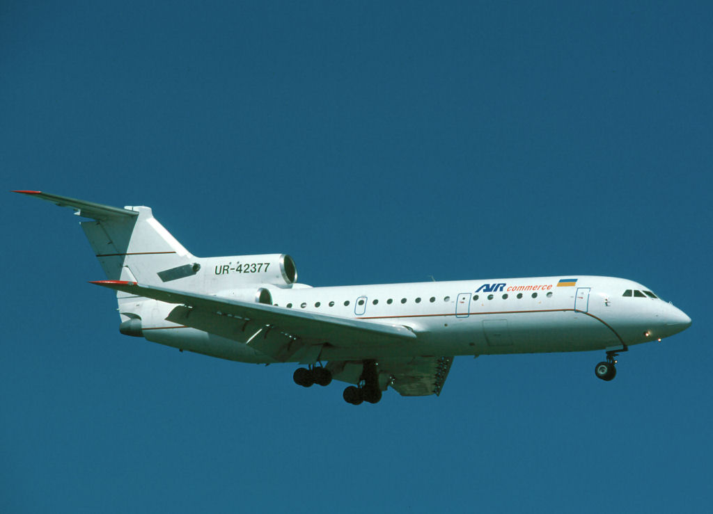 Jet Flugzeuge und Spezielles: Air Commerce Yakovlev Yak-42 UR-42377
