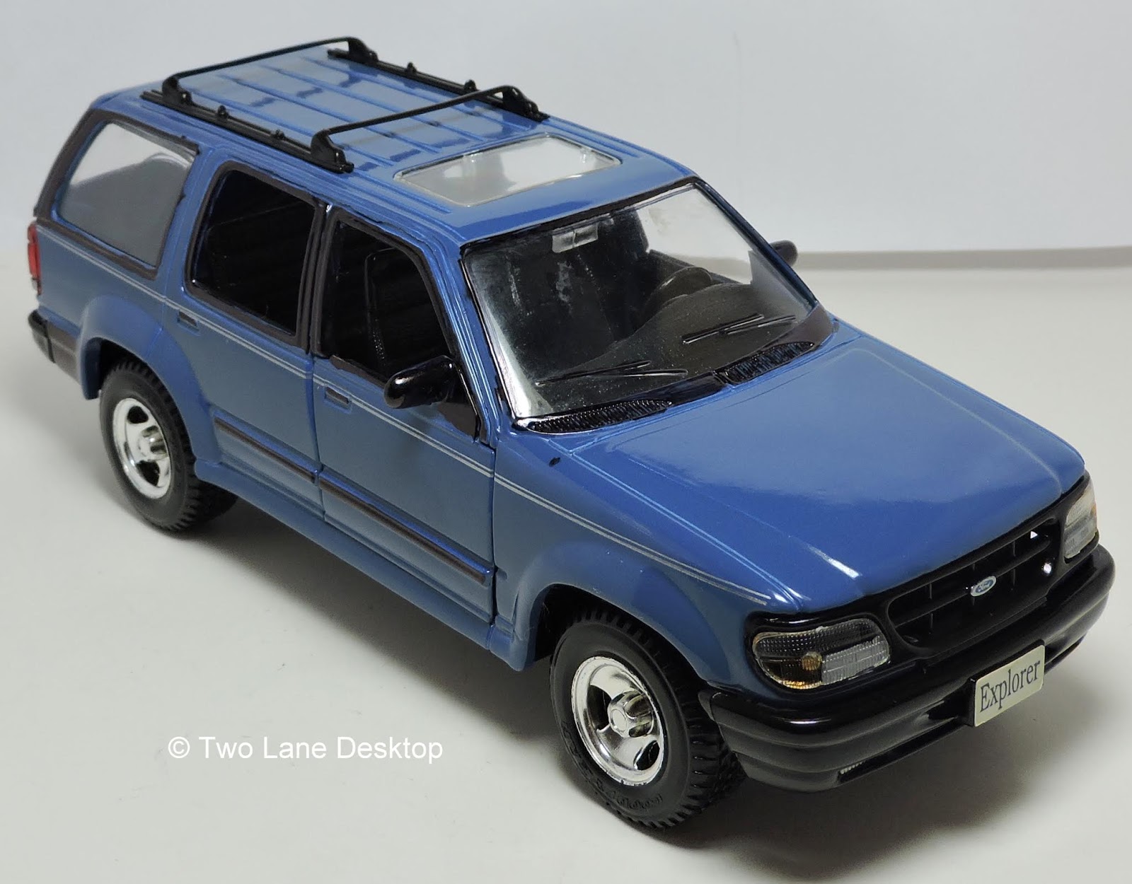 Maisto 1:24 1995 Ford Explorer