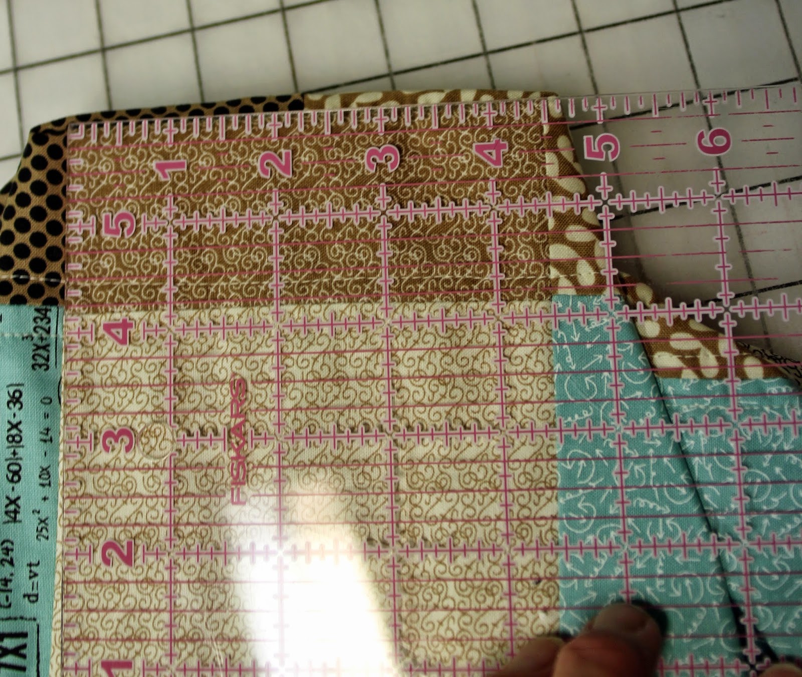 Girls in the Garden: Charm Pack Bag - Tutorial