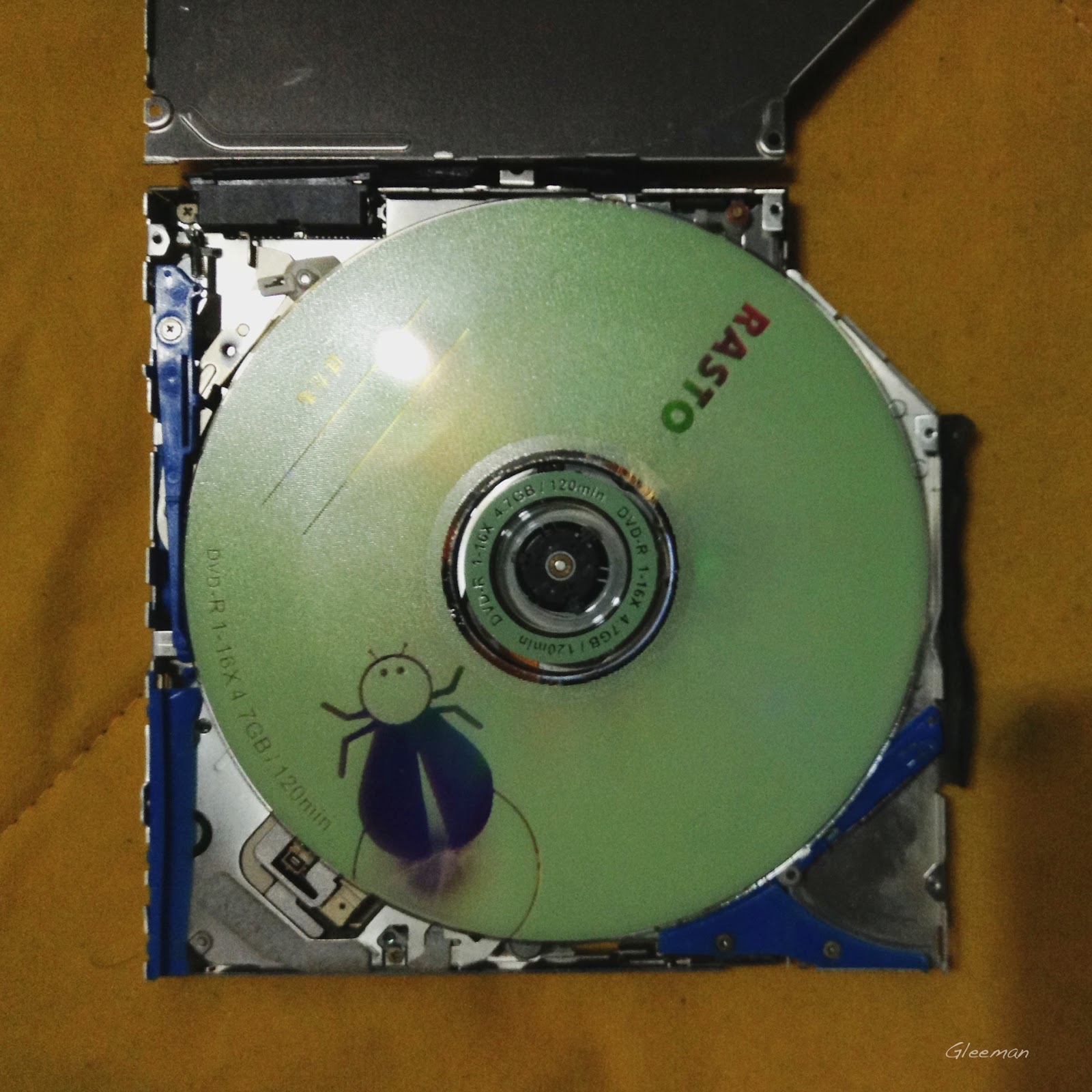 人間的詩學 Poetics in Life : How to fix : 1.無法插入光碟片至Macbook Pro 的吸入式光碟機 2.觸控 ...