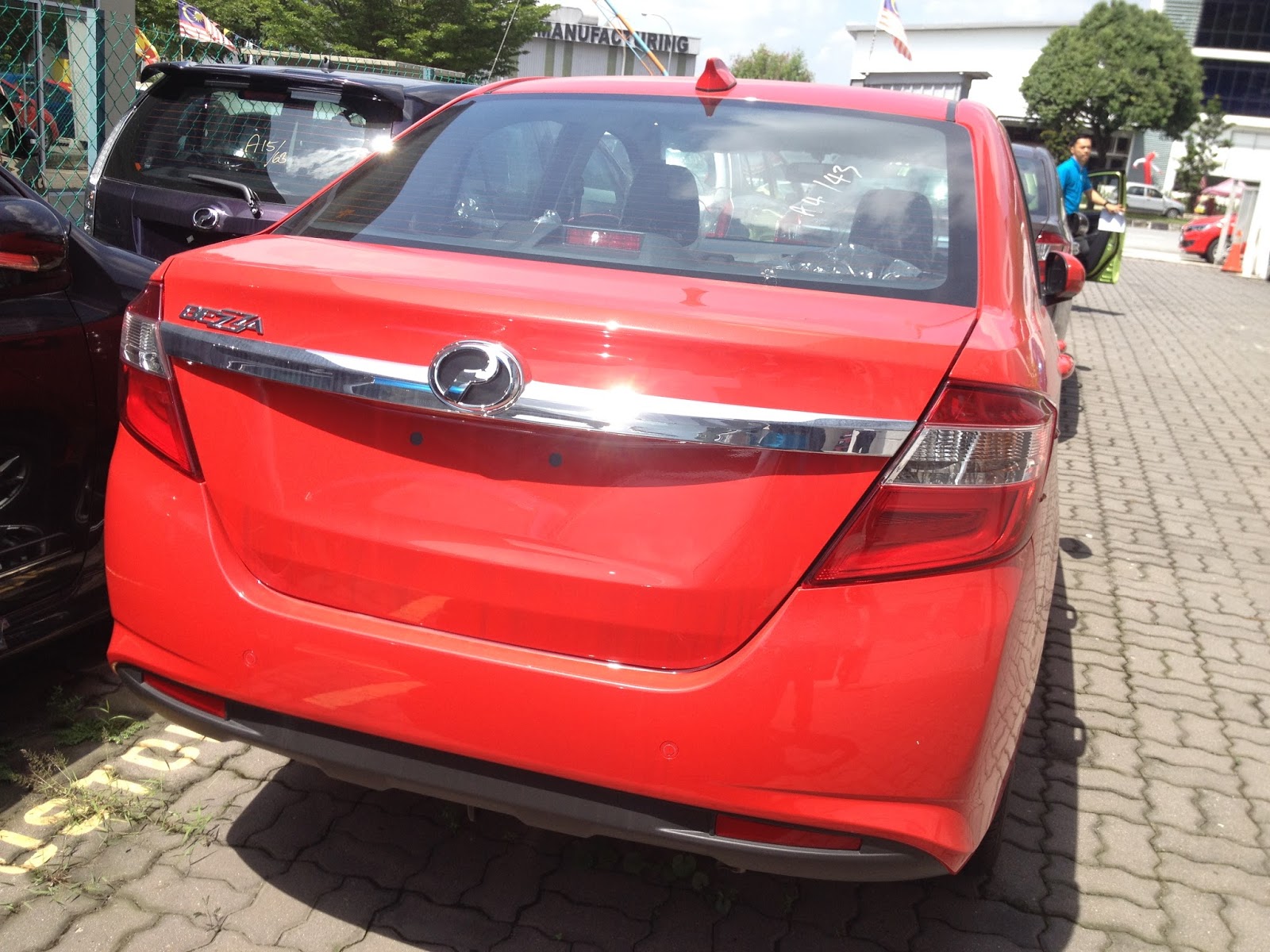 Perodua Bezza Advance Terima Anugerah Kereta Pilihan Ramai Malaysia Car ...