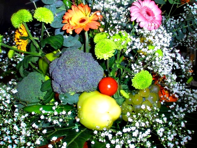 FLORAL ART DESIGN BY OTILIA BRASOV: Aranjamente flori,fructe si legume