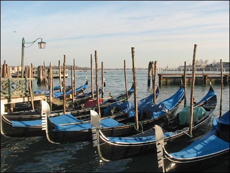 What is a gondola? | Facts About All