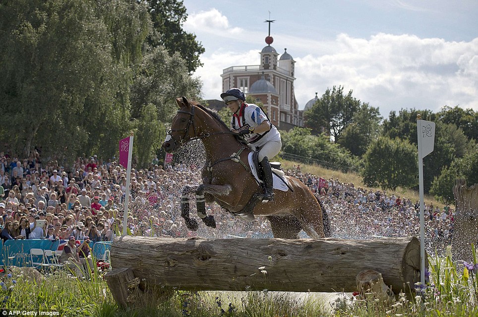 Strictly Kate (Catherine - The Duchess of Cambridge): The Royals Cheer ...