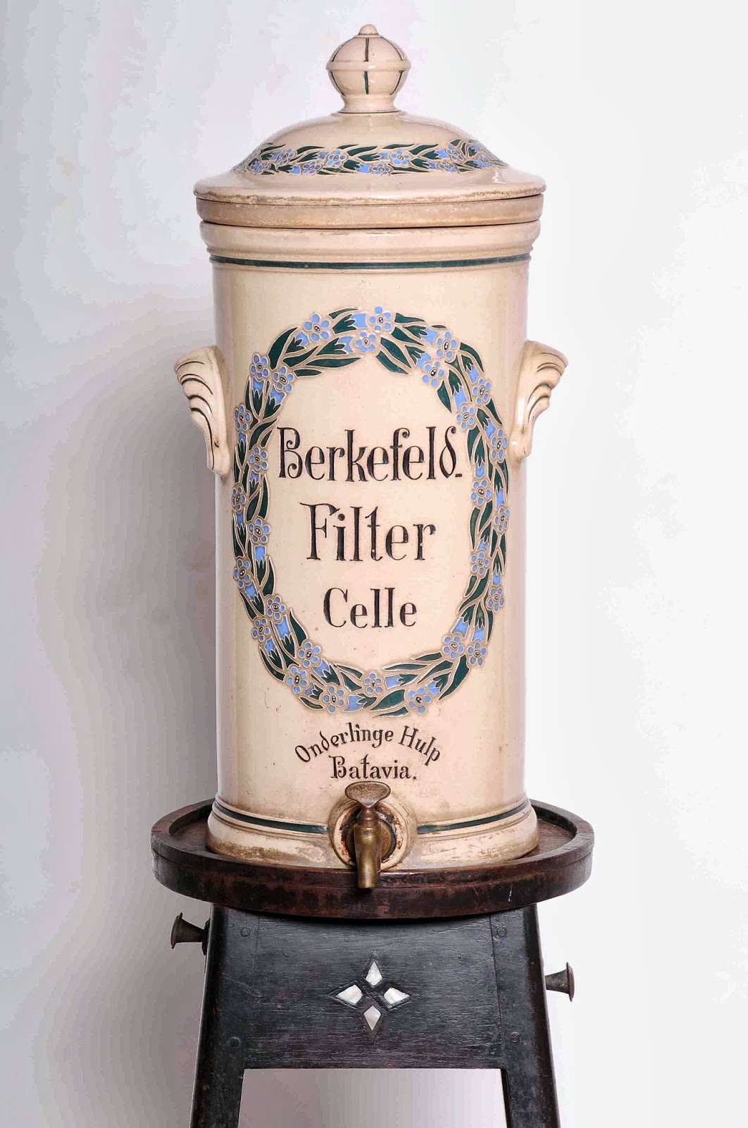 Old Vintage Gallery: Filter Air Berkefeld Batavia dan Meja Filter Antik