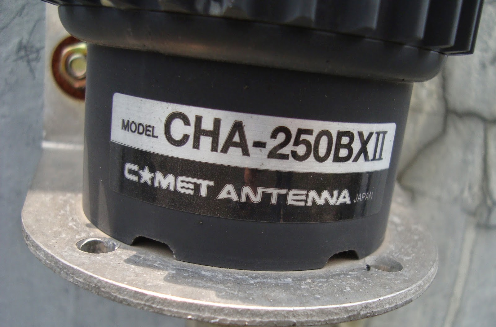 RADIO SELLER: Comet CHA-250BXII HF Vertical Antenna ( SOLD)