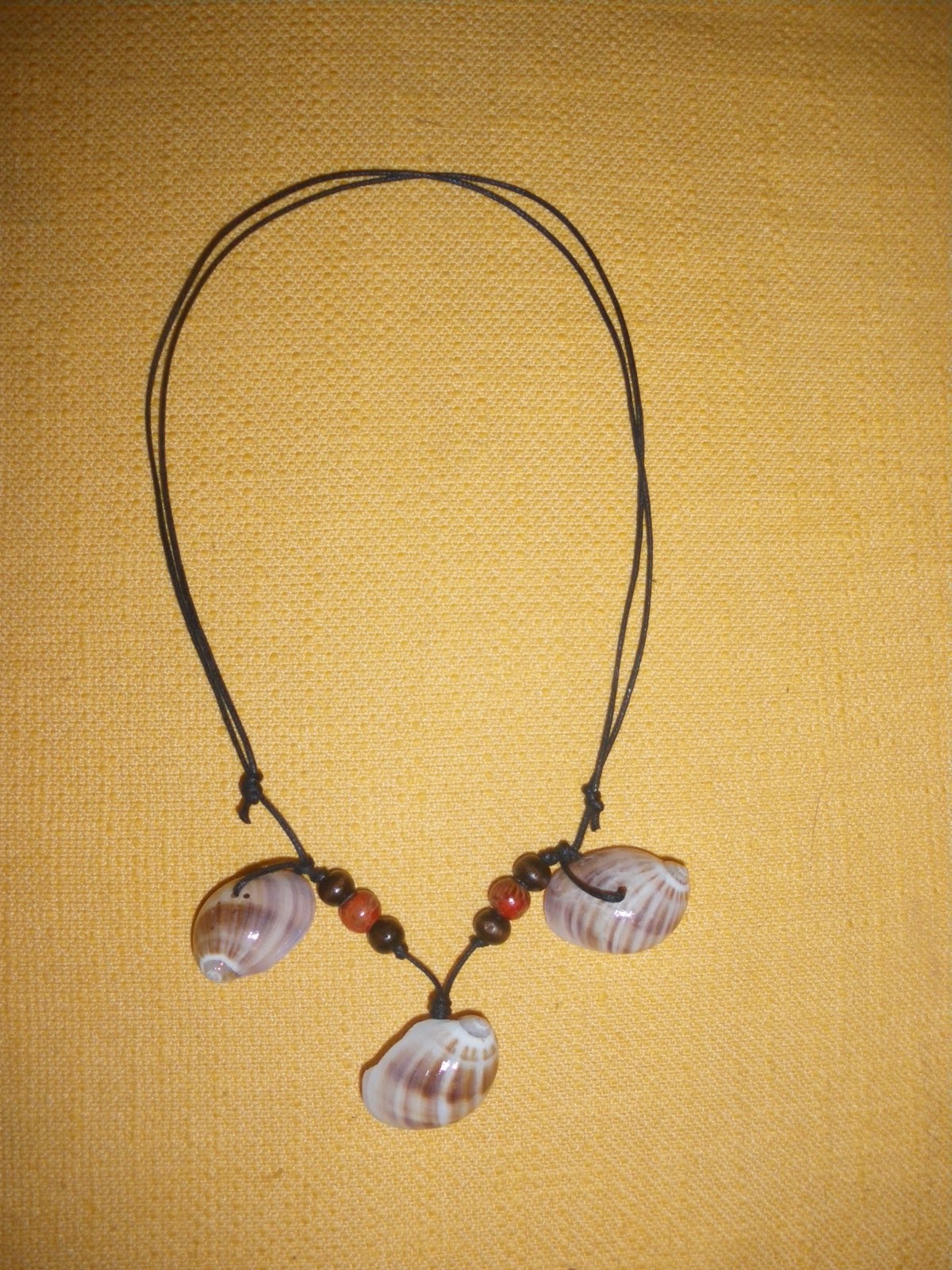 Amazonas kultura primitiva: COLLARES de CONCHAS, MADERA Y HUESO