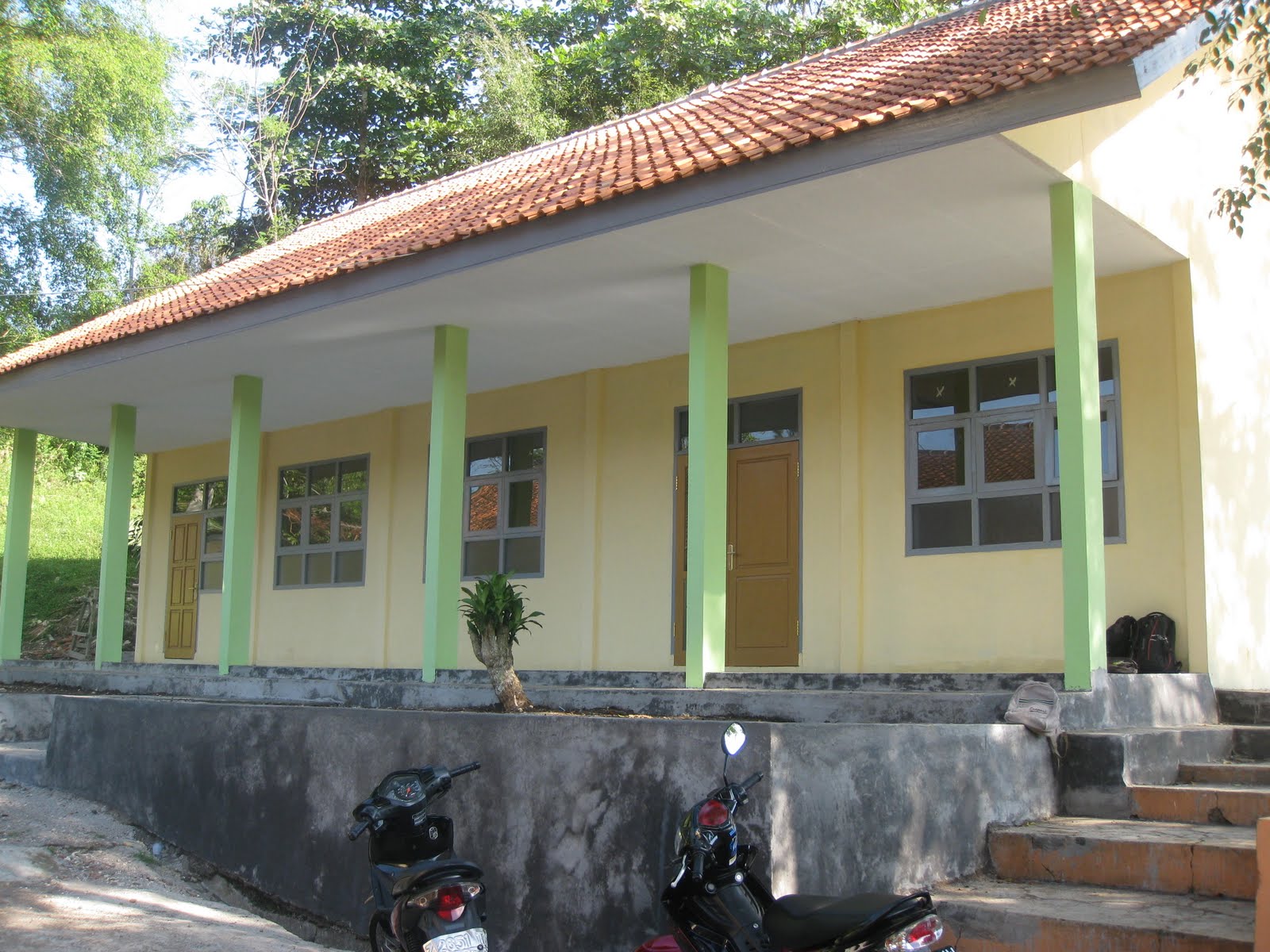 SMAN CIKATOMAS: Ruang Lab Bahasa