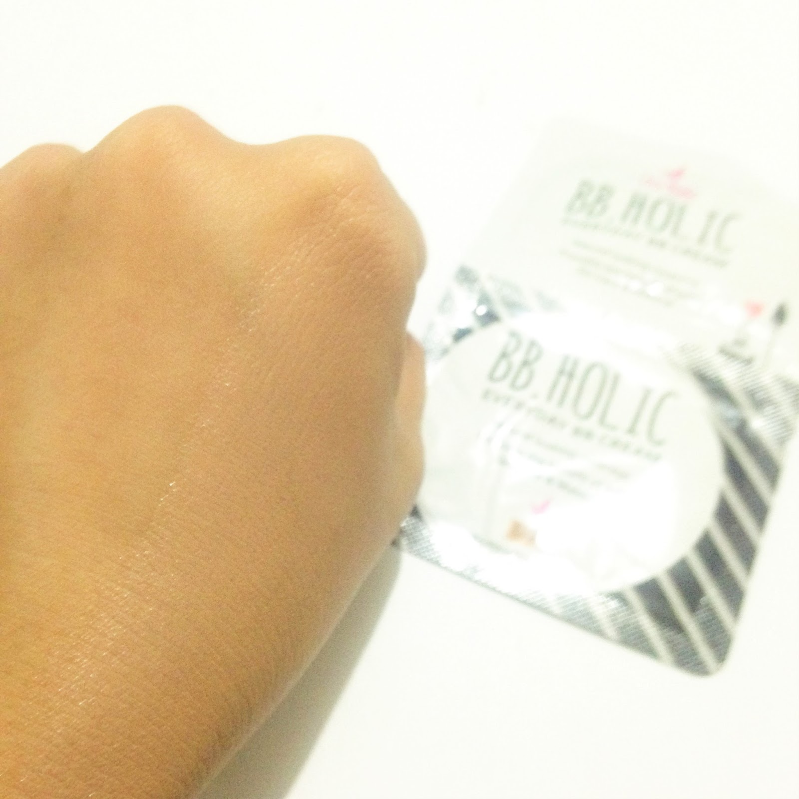 iWhite Korea BB.Holic Everyday BB Cream Review - IzzaGlinoFull