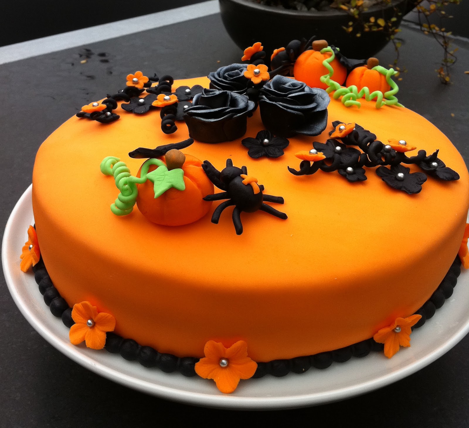 Så er Halloween kagen klar.....