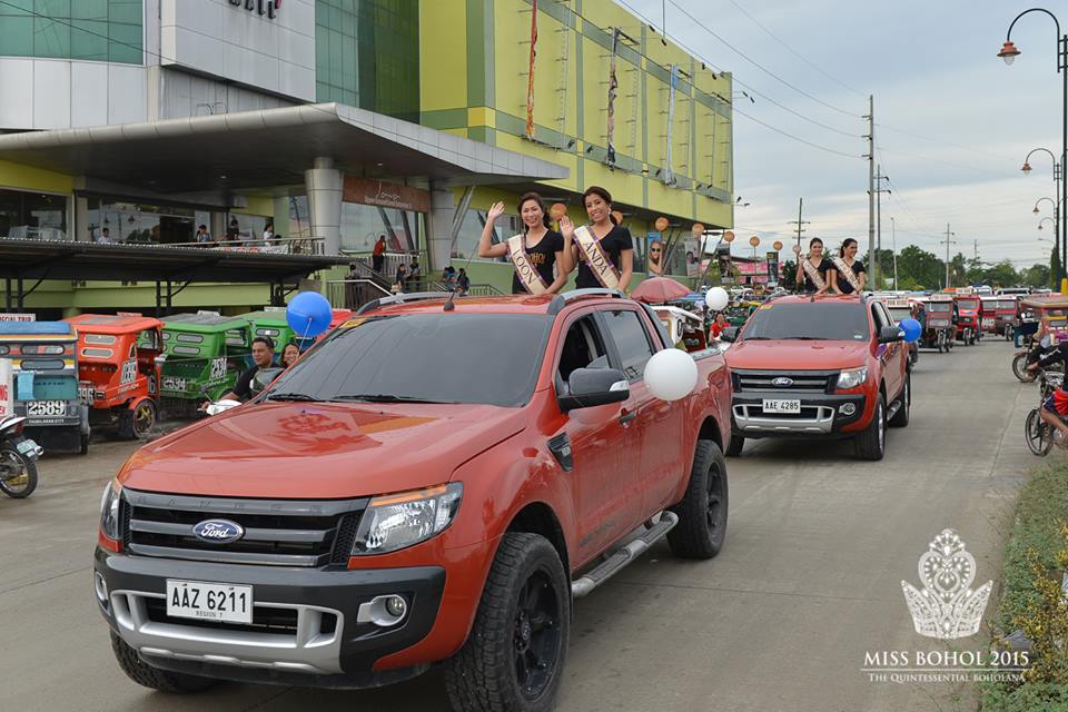 Bohol's Roving Eye: Ford During Miss Bohol 2015 Motorcade