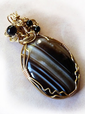 How to Make a Basic Wire Wrapped Cabochon / The Beading Gem