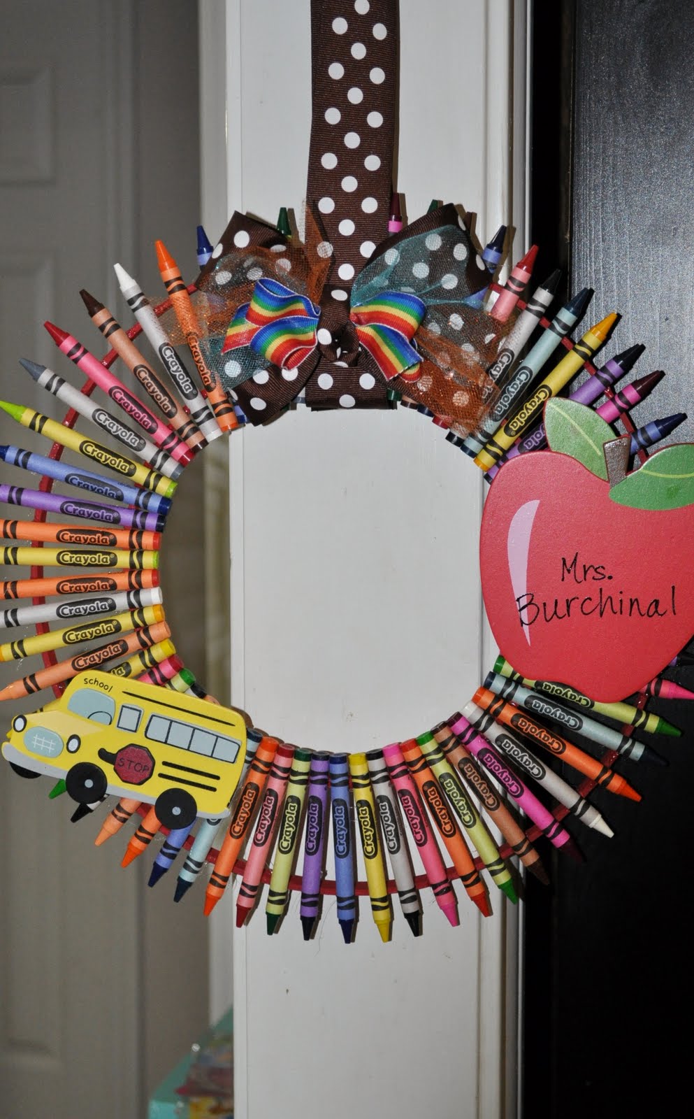 olive gypsy: How to make a Crayon Wreath