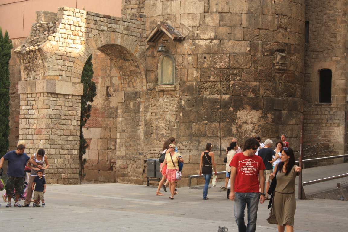 BARCELONA GOTHIC QUARTER: BARCINO ROMAN CITY ~ Beautiful places of ...