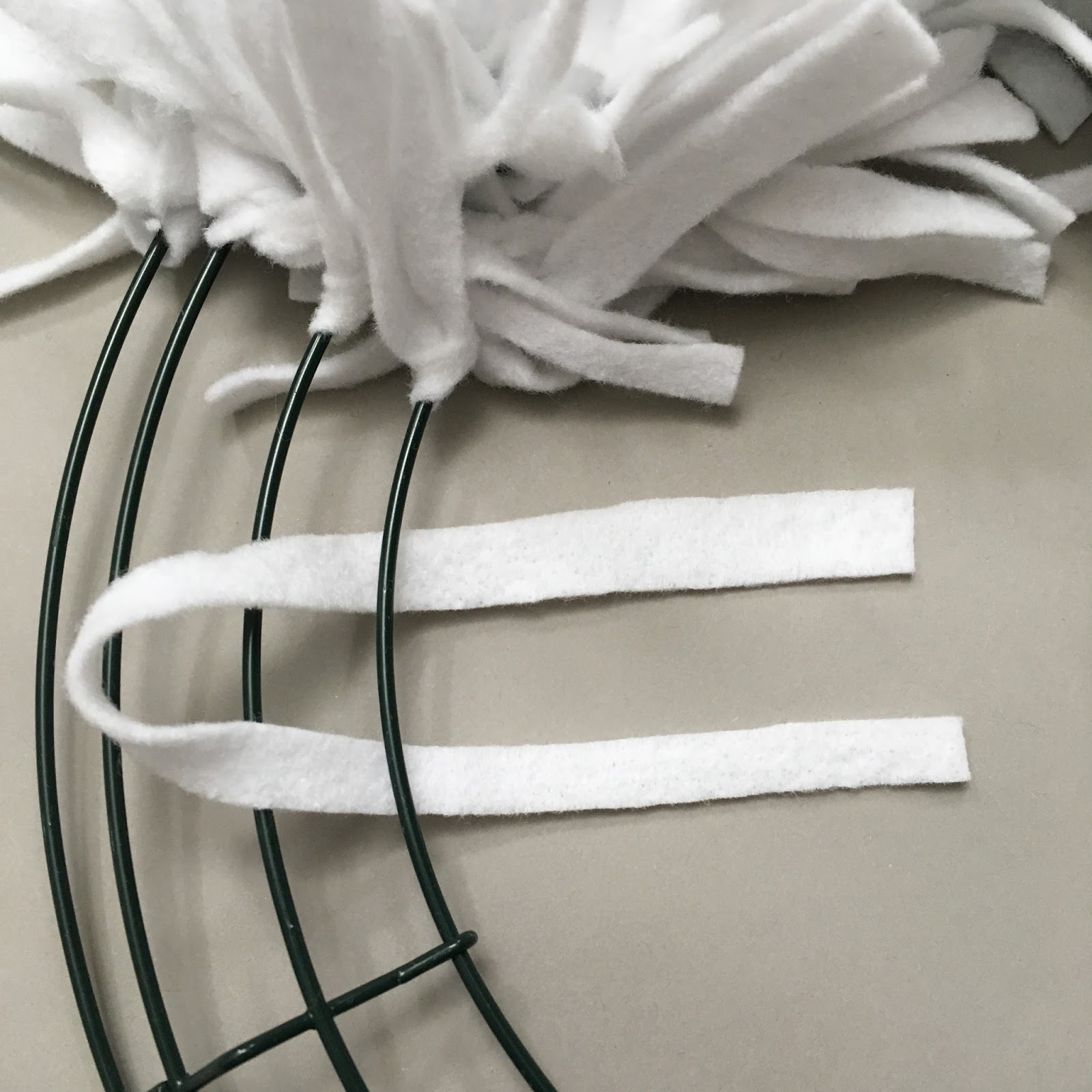 The Tiny Funnel: Felt Holiday Wreath