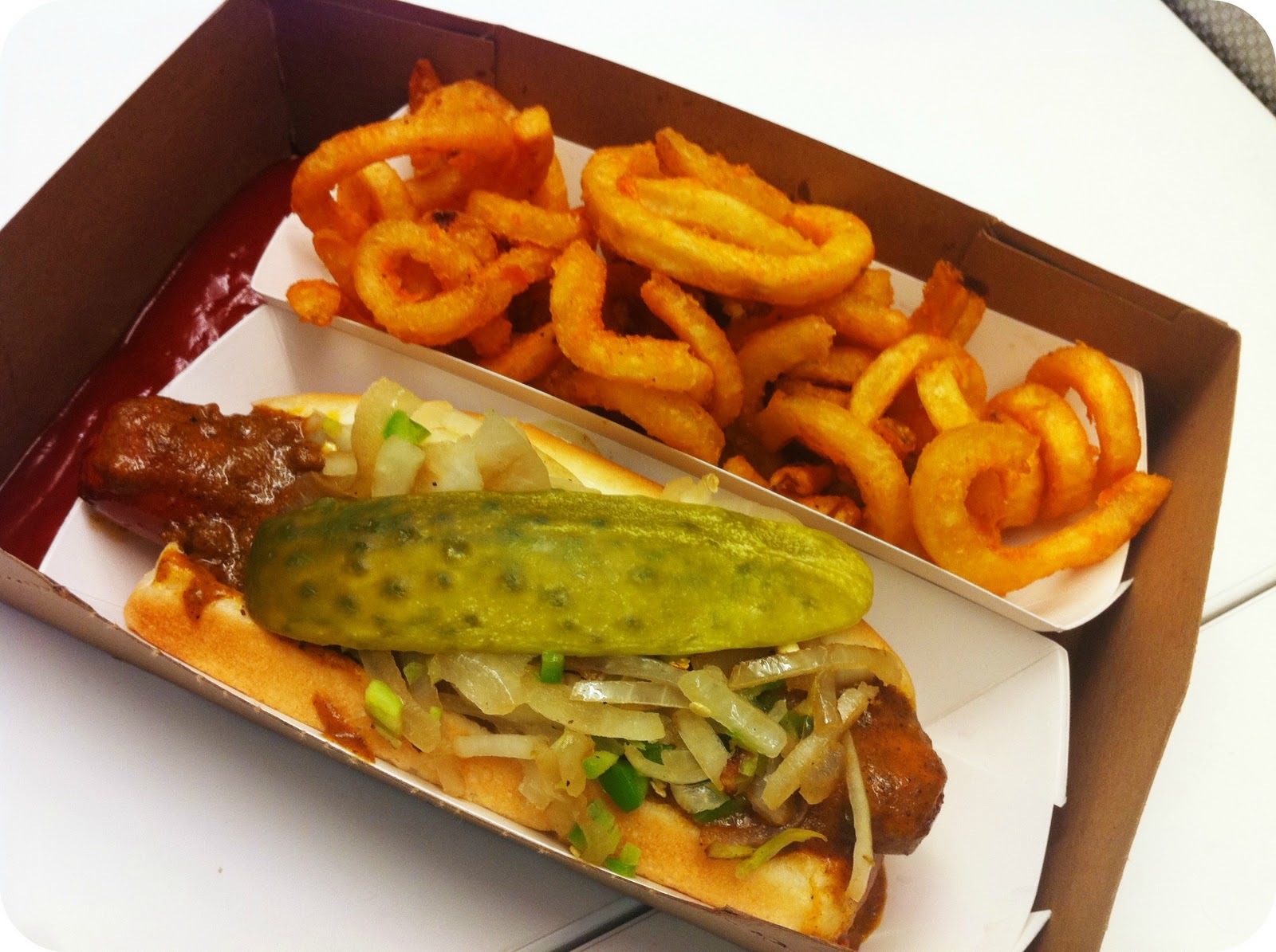 Chronicles of a Foodie: The Greasy Wiener: A Review