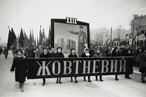 Men of the Crowd: How Homo Sovieticus was created - Ukrainian look