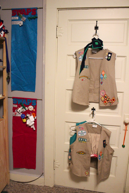 Craft Knife: How to Make a Girl Scout SWAPS Banner