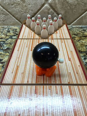 the sphinx: Strolling Bowling (c. 1980, Tomy)