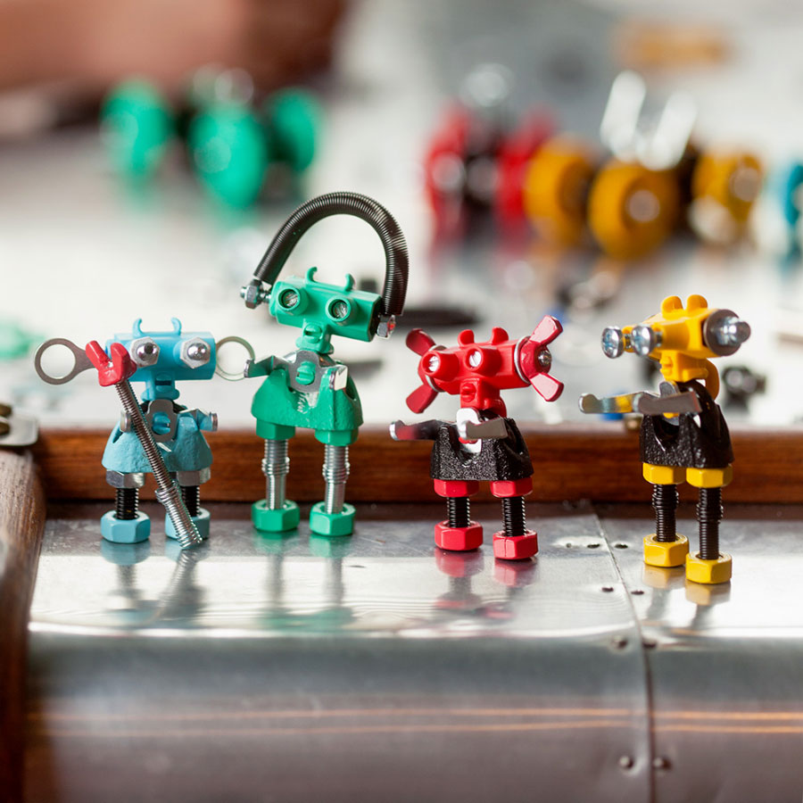 MAC&Toys: Summer Crafting With Your Bigs!