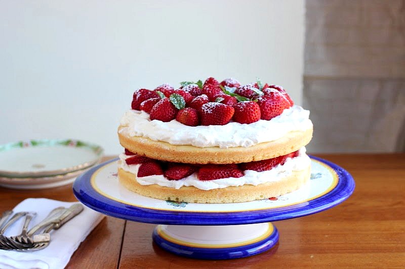 THE PALATE POST: Strawberry Cake with Cream -- Italian style