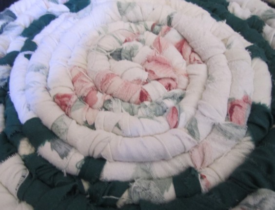 Ravings of a Mad Crafter: Making a Rug from Sheets