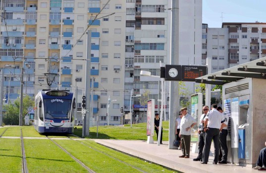 Metro e comboio mudaram transporte público em Almada