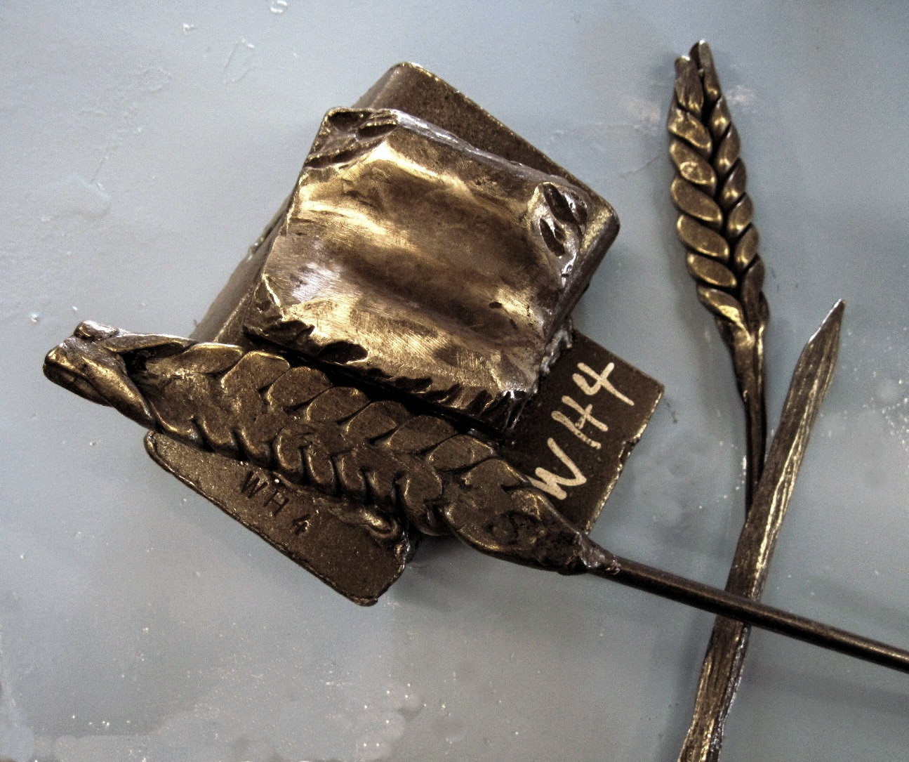 Persimmon Forge: Professional Blacksmithing: One Way to Make a Wheat Motif