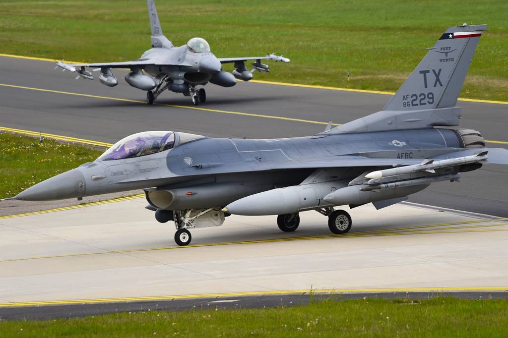 Texans F-16 fighters arrive in Romania - Blog Before Flight - Aerospace ...