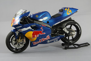 Greg's Scale Plastic Model Showcase: YZR500 '99