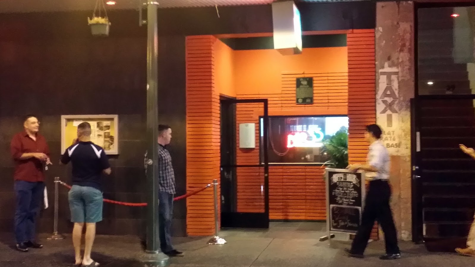 Pizza Quixote: Review: Bar 35, Honolulu HI