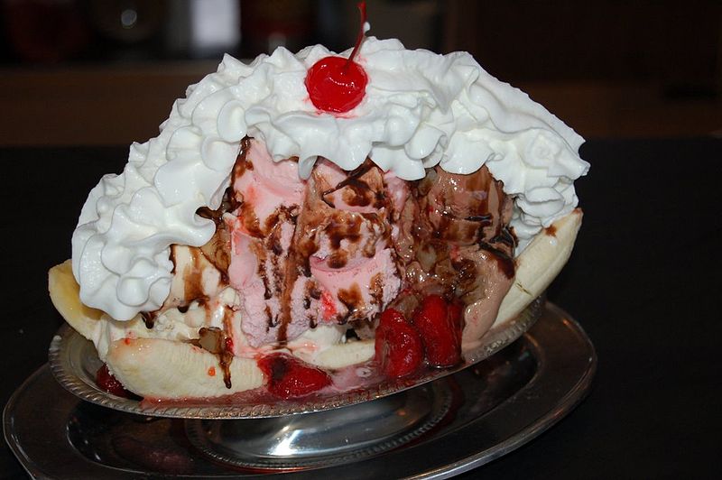 jillgoes: The Largest Banana Split In The World!