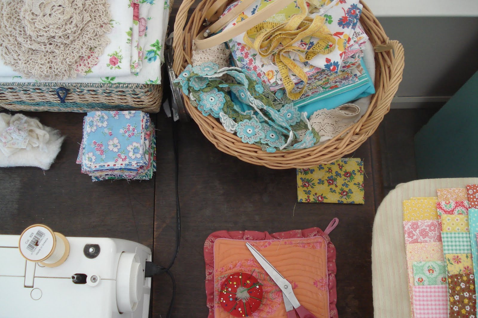 heirloom seasons: Sewing Bee!