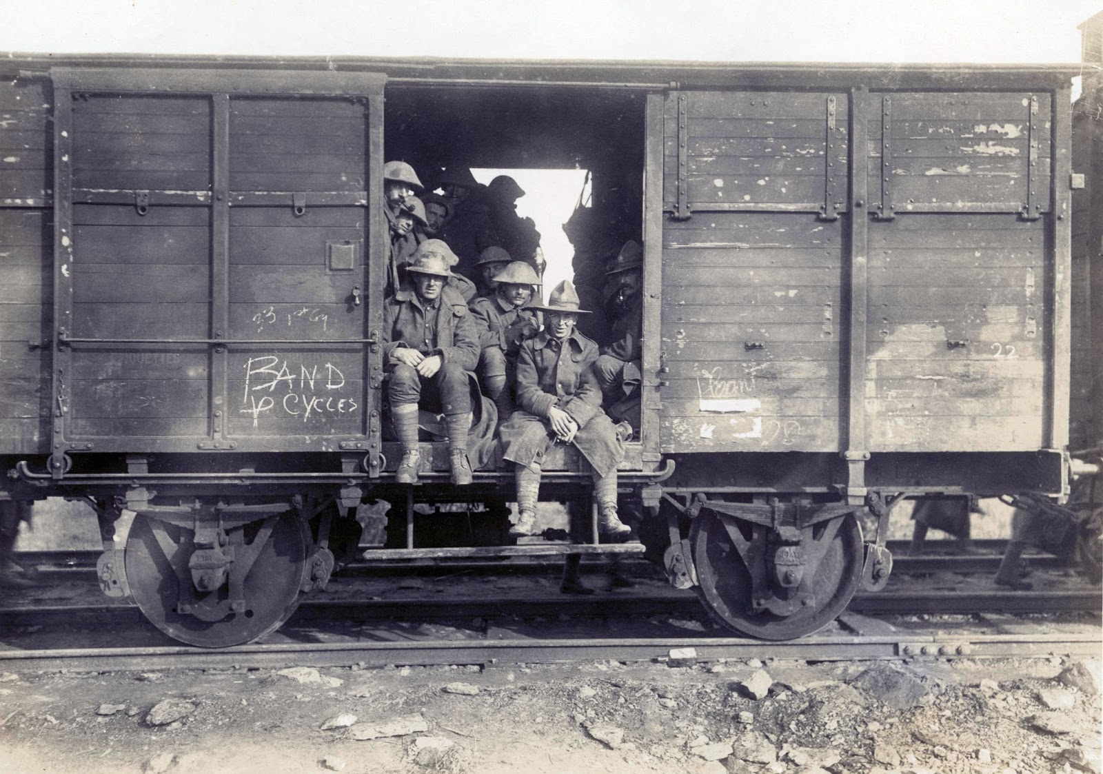 transpress nz: NZ soldiers in a boxcar, WW1