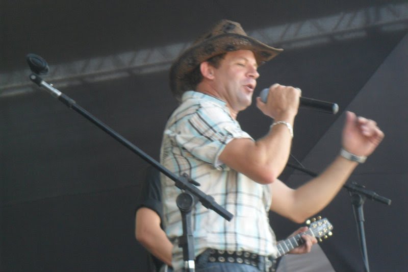 MILTON REIS - CANTOR E COMPOSITOR