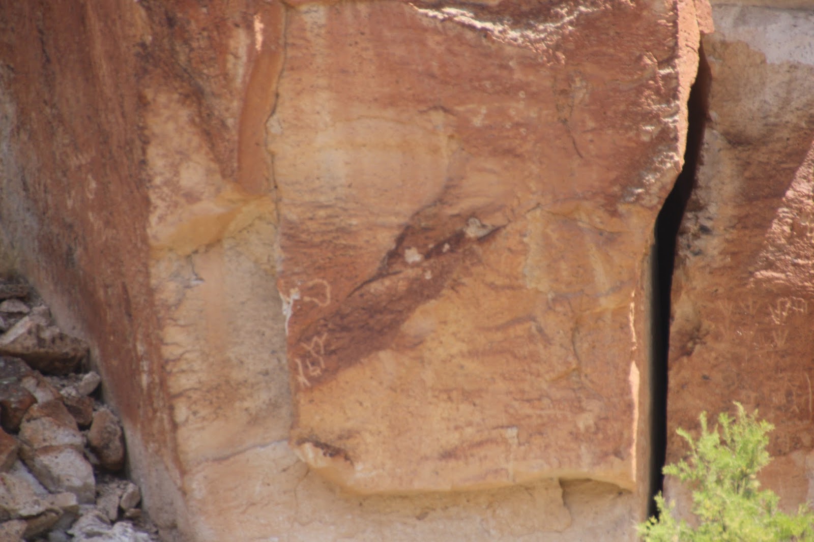 Utah Pictographs, Petroglyphs and Rock Art: Fremont Indian State Park