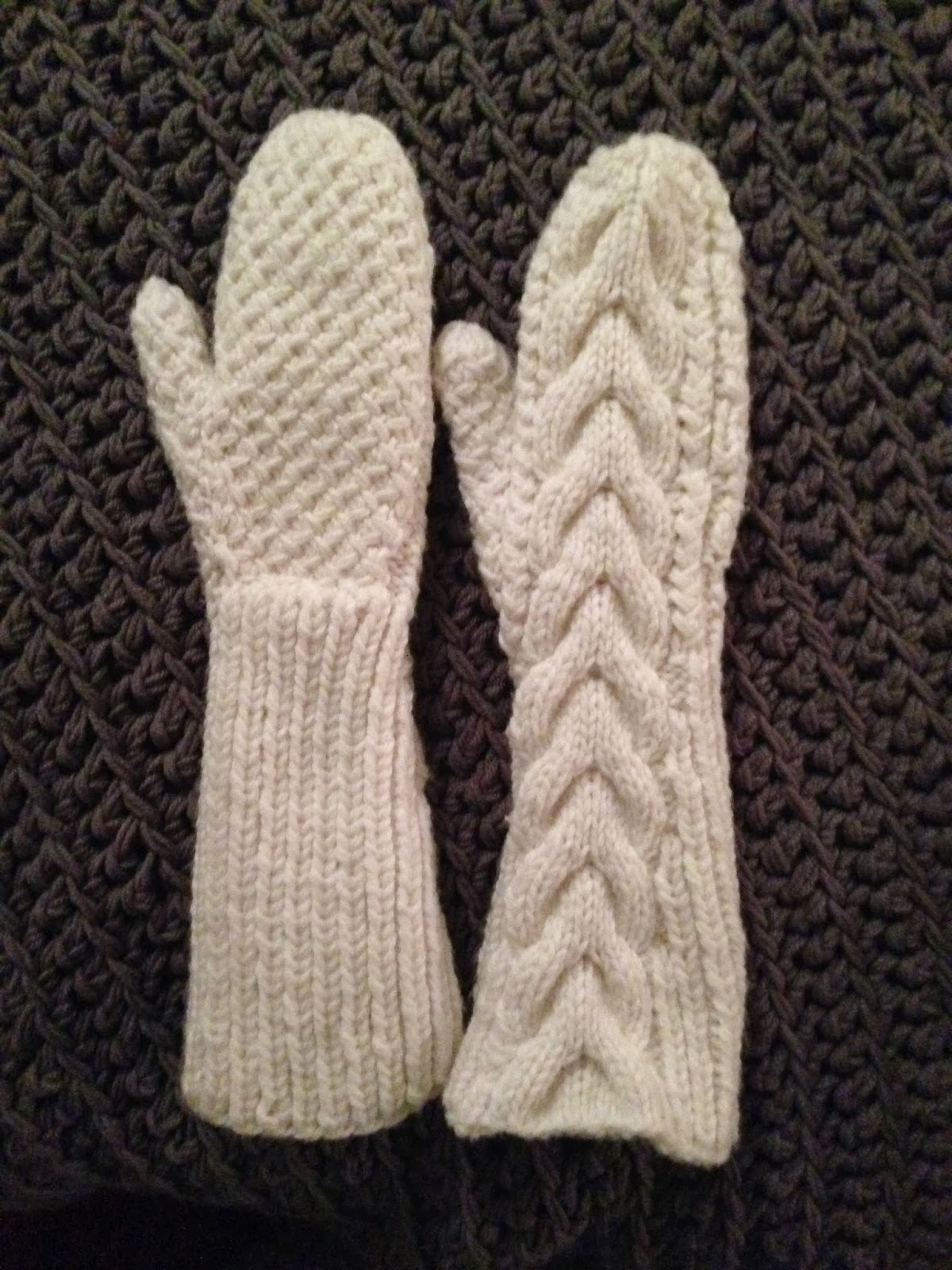 Bella's Mittens - iKNITS