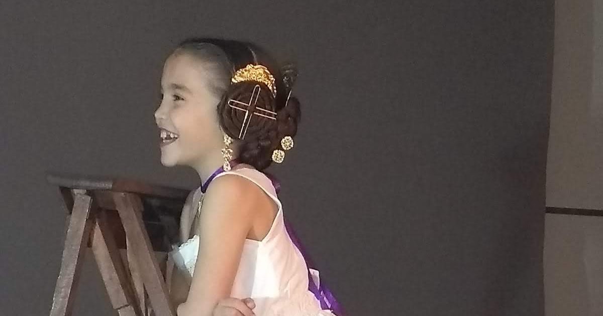 ENTRE TELAS: ROSABEL(alumna de la academia)NOS MUESTRA LAS ENAGUAS Y EL ...