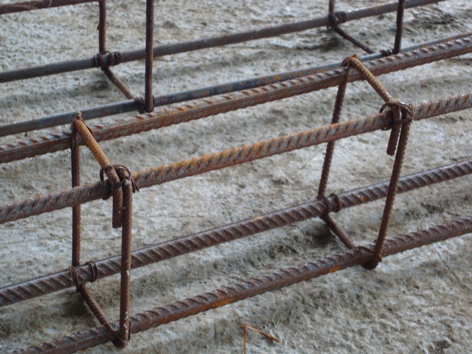 INDAH KEMILAU: BESI DAN RANGKAIAN