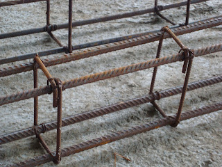 INDAH KEMILAU: BESI DAN RANGKAIAN