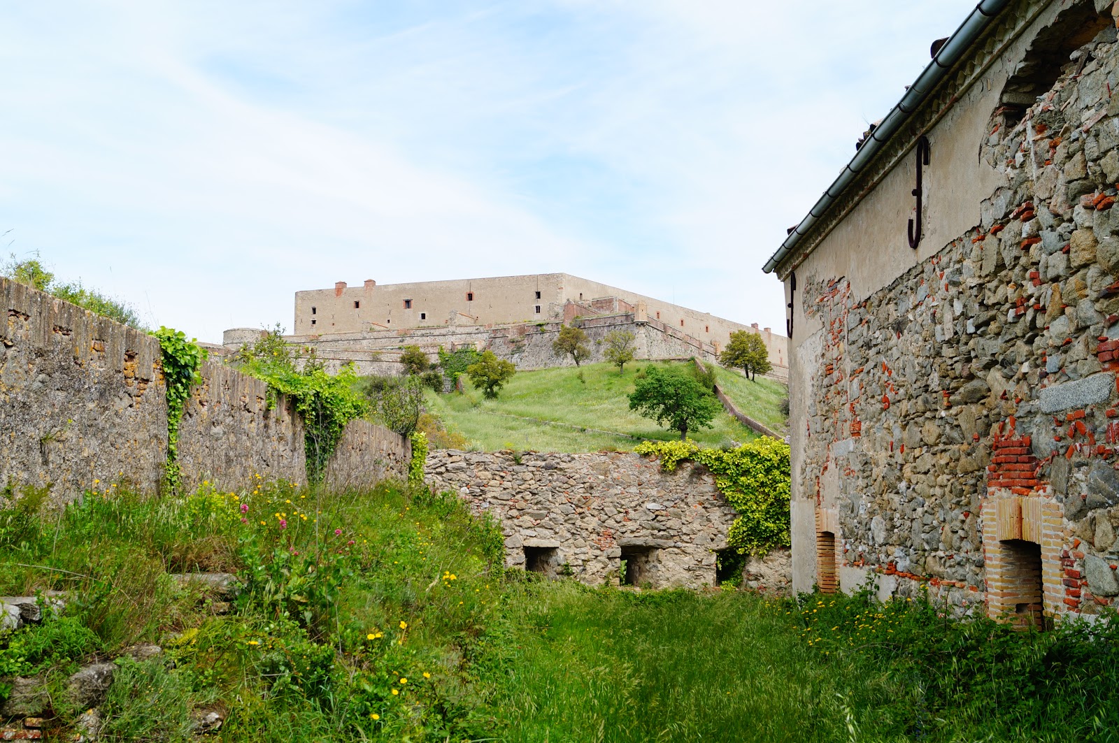 balades en Occitanie et Pays Catalan: Le Fort Bellegarde