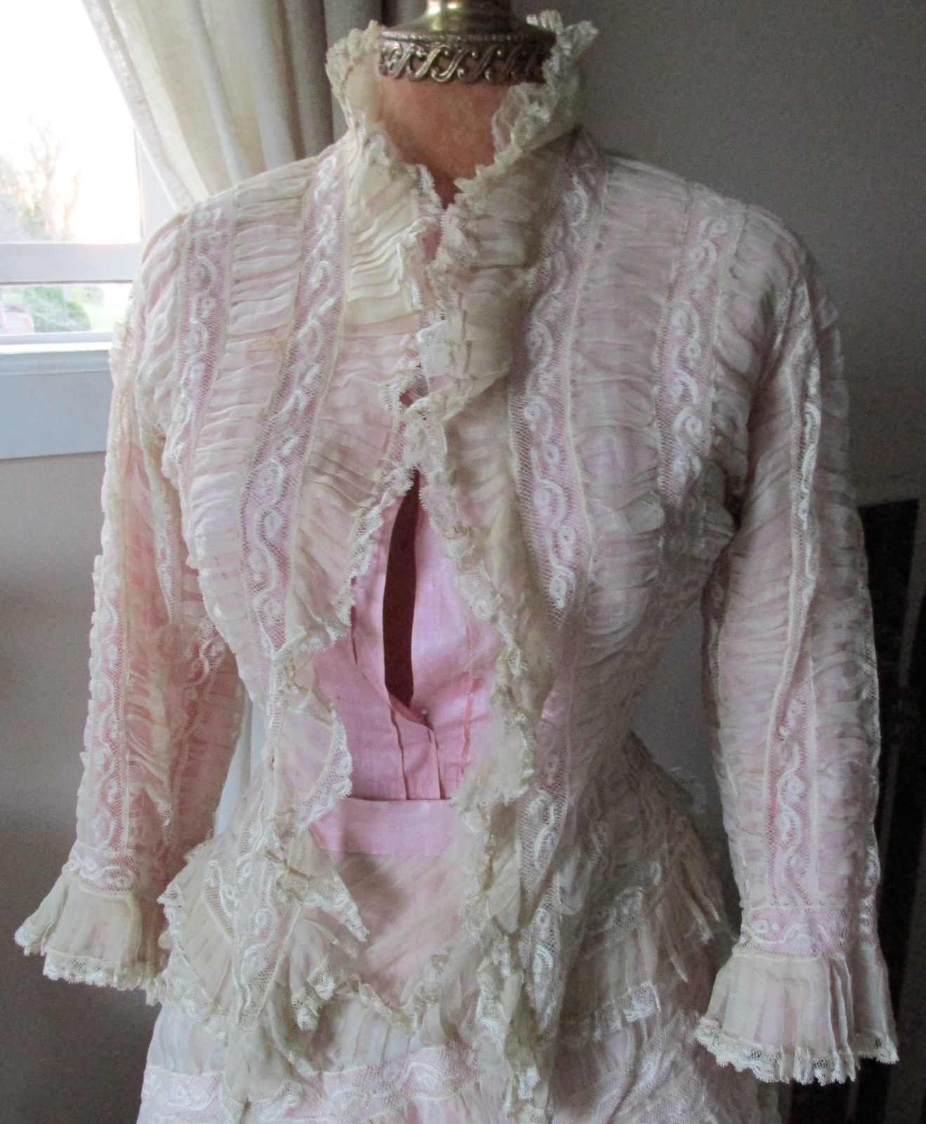 All The Pretty Dresses: Too Stunning Frothy Pink & White Lace Summer ...