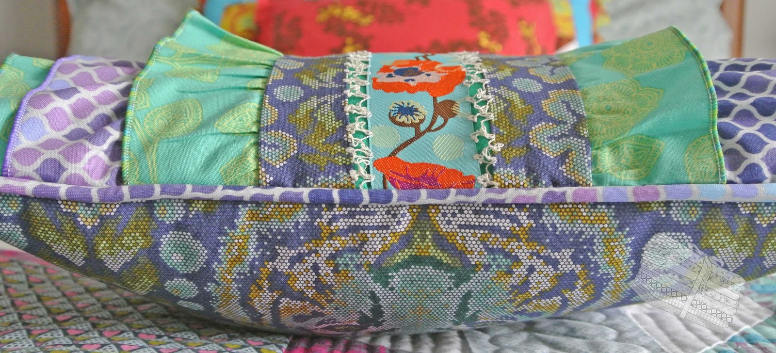 a notion to sew: Serger Ruffled Pillow