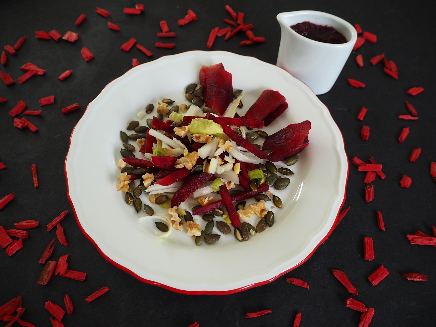 SAVEURS FRANCO-POLONAISES: SALADE DE BETTERAVES ROUGES À L’ENDIVE ET NOIX