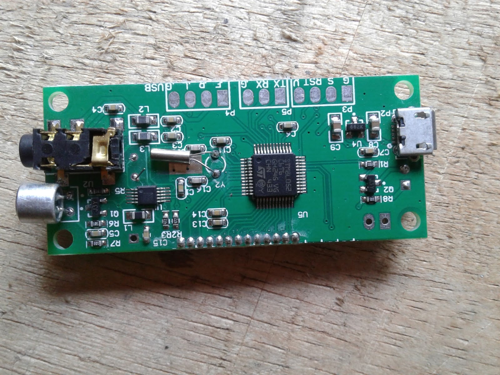 Pemancar FM Murah: Pemancar Mini FM frekuensi 88 - 108 MHz