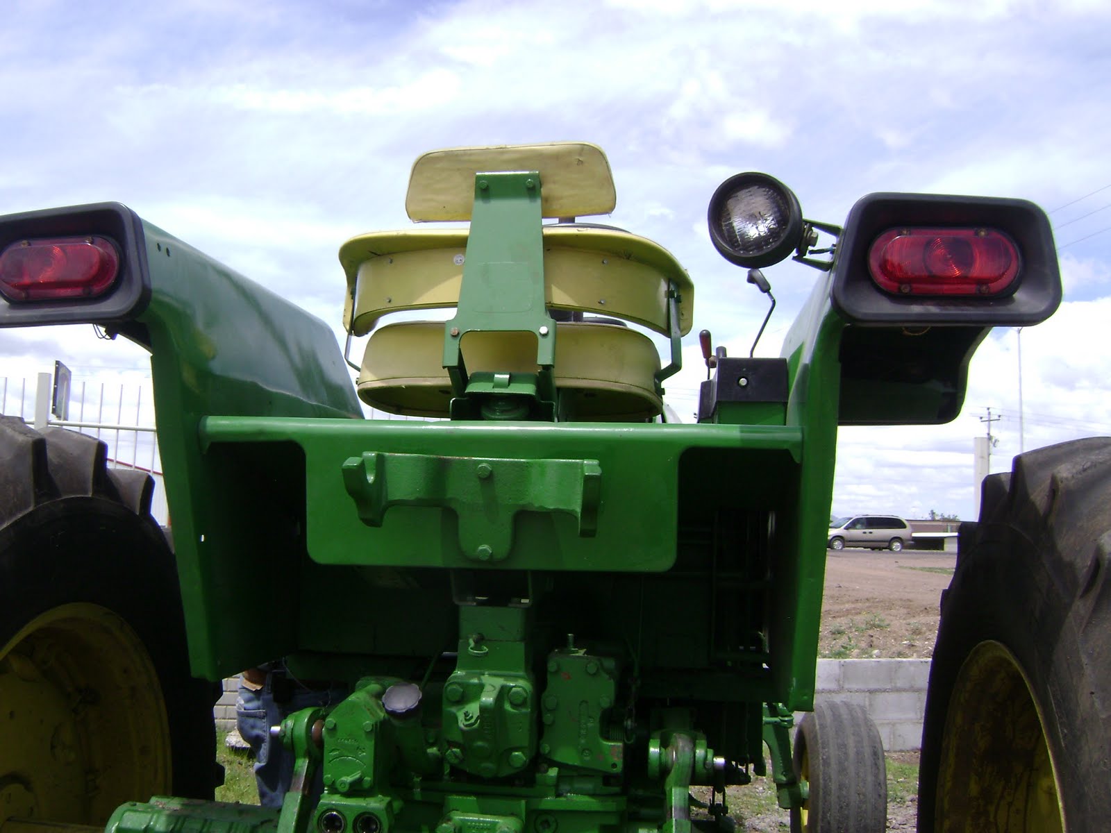 MAQUINARIA AGRICOLA INDUSTRIAL: Tractor John Deere 4235 Hecho en Mexico ...