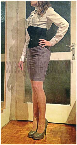 Korsett und Stöckelschuhe